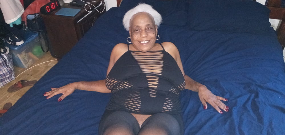 Wife Dressed In Black Crotchless Pantyhose 24 Pics Xhamster