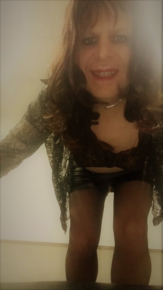 Posing 11 Pics Xhamster