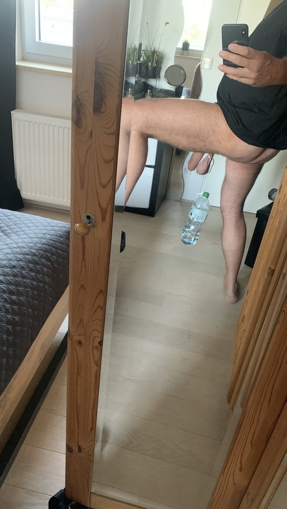 XXL low hanging Balls - 5 Pics | xHamster